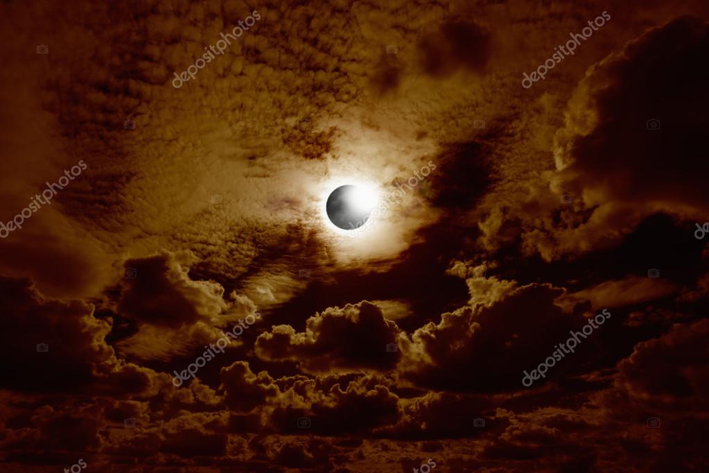 Full solar eclipse Stock Photo by ©I_g0rZh 38262301