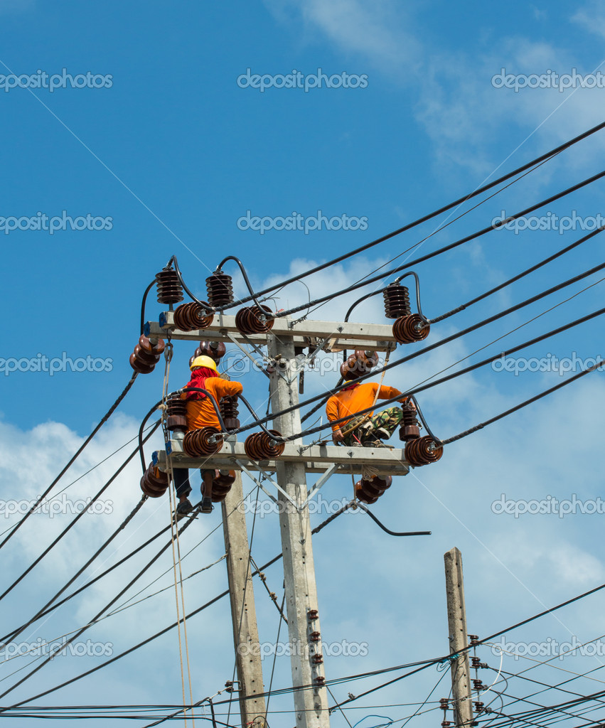 An electrical power utility worker fixes the power line — Stock Photo ...