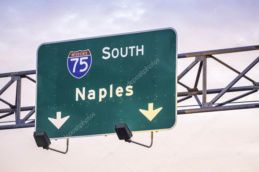 Signos direccionales a lo largo de la carretera interestatal I-75 en ...