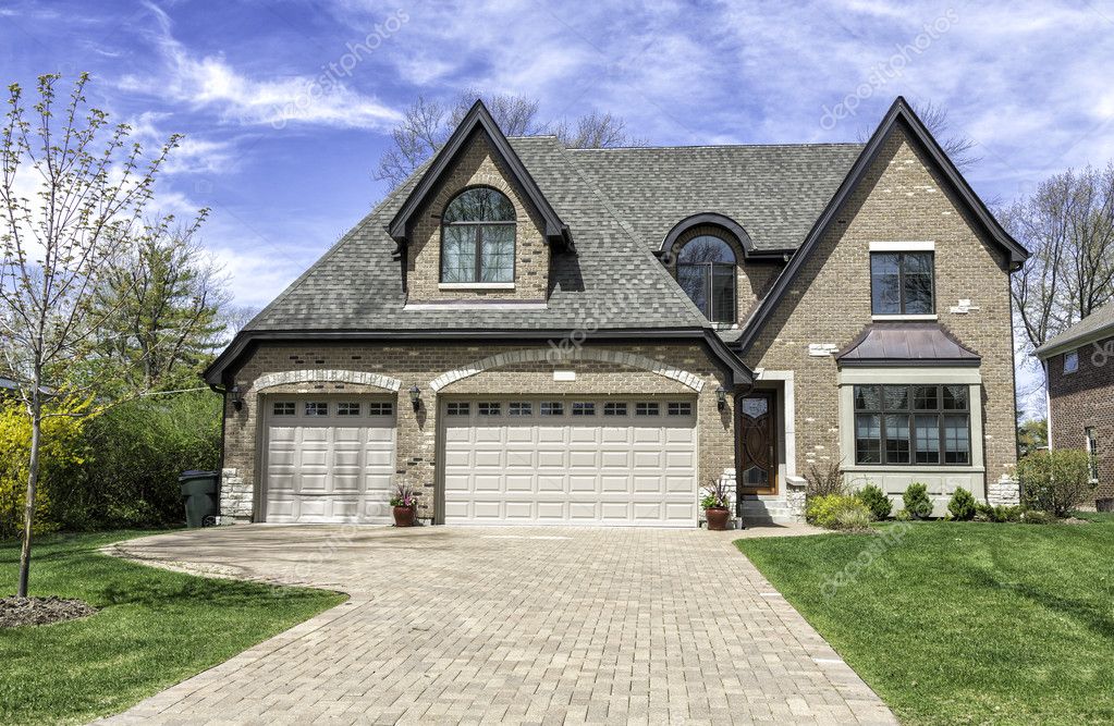 Traditional American Home – Stock Editorial Photo © marchello74 #27541499