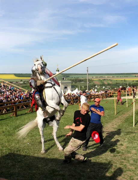 Knight riding horse Stock Photos, Royalty Free Knight riding horse ...