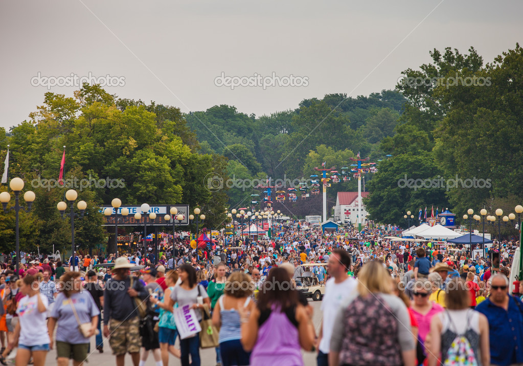 Crowd at Iowa State Fair – Stock Editorial Photo © creatista #51591917