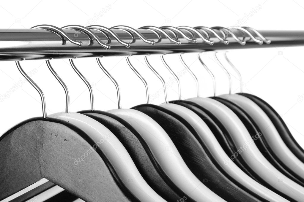 Perchas de ropa en blanco y negro aisladas en blanco — Foto de stock ...