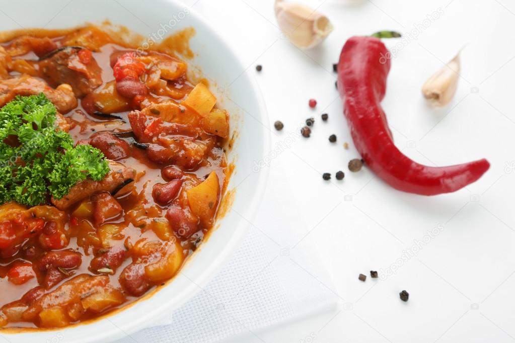 Carne de Maíz de Chili - comida tradicional mexicana, aislada en blanco ...