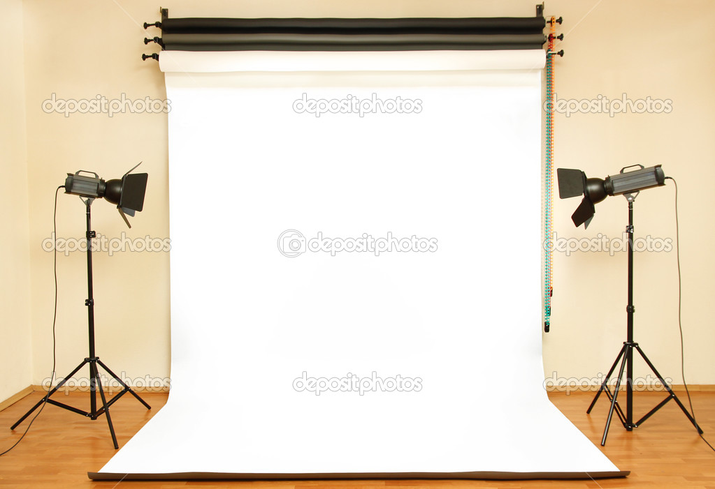 Empty photo studio Stock Photo by ©belchonock 51451987