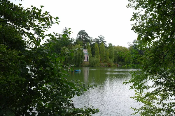 Park lake Stock Photos, Royalty Free Park lake Images | Depositphotos