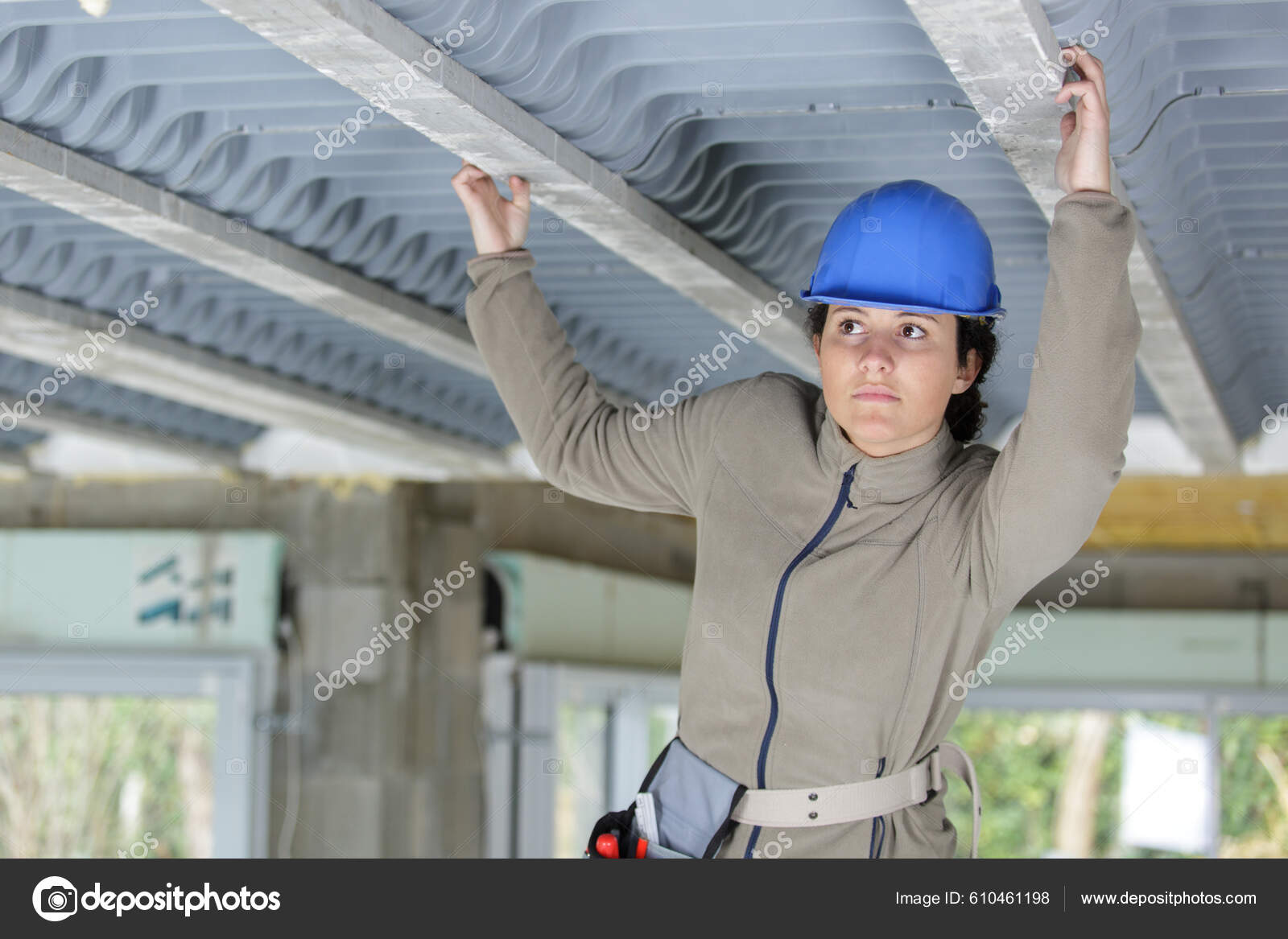 Female Contractor Examining Concrete Roof Construction — Stock Photo ...