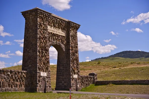 Yellowstone National Park Entrance, Arch Stock Photo by ©demerzel21 ...