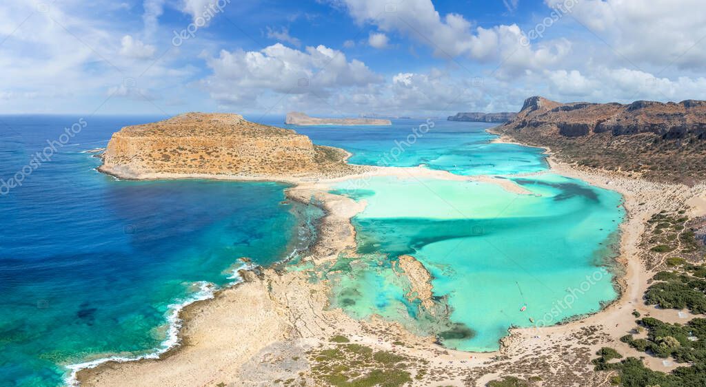 Increíble vista aérea de la playa de la laguna de Balos y la isla Gramvousa en Creta, Grecia 2023
