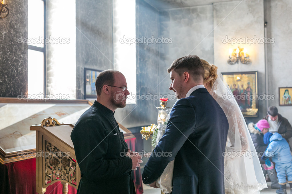 Bride and groom during orthodox wedding ceremony — Stock Editorial ...
