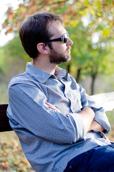 Homem sentado pensando Stock Photos, Royalty Free Homem sentado ...