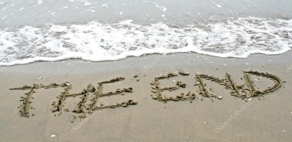 Het einde geschreven op het strand — Stockfoto © ChiccoDodiFC #21570433