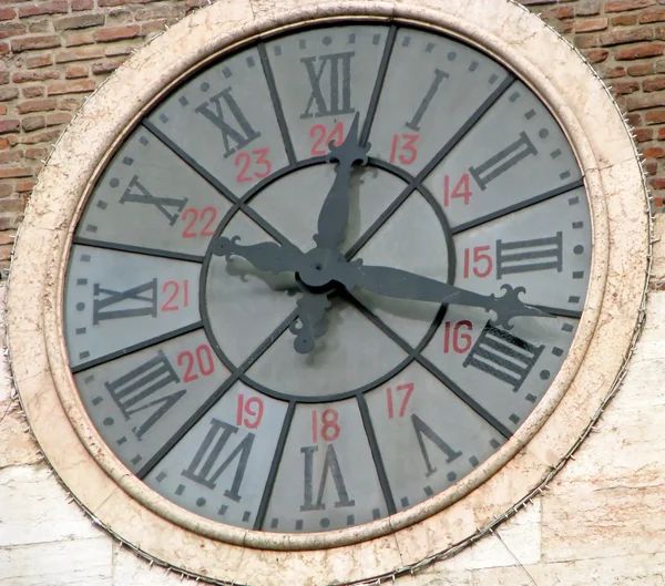 Fotos de Relogio romano, Imagens de Relogio romano sem royalties ...