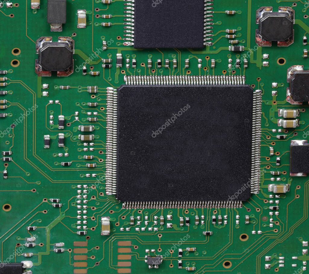 circuito electrónico con chips y componentes miniaturizados como diodos ...