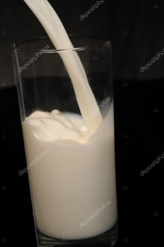 Verter la leche: fotografía de stock © timothyoleary #30926355 ...