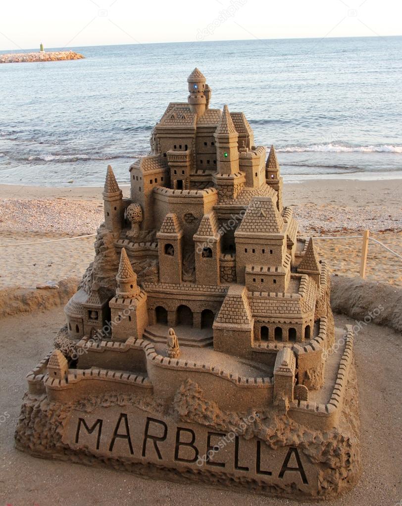 Grandes castillos de arena en España — Foto de stock © Hasenonkel #12879000