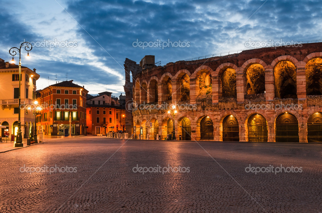 Piazza Bra and Arena, Verona amphitheatre in Italy — Stock Photo ...