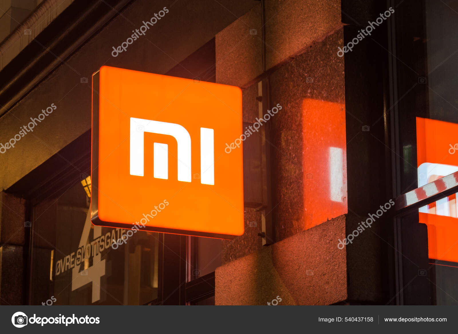 Oslo Norway September 2021 Logo Xiaomi Retail Store Night Xiaomi — Stock Editorial Photo ...