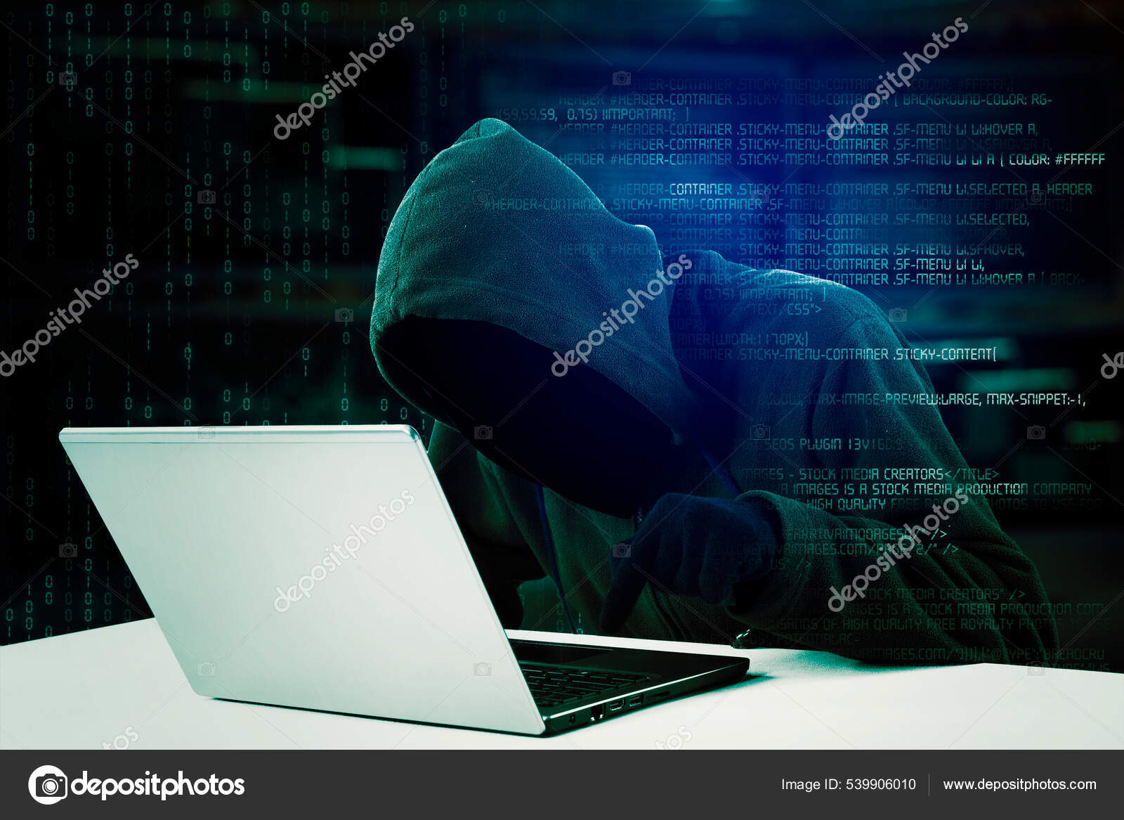 Hacker Mengetik Kode Program Pada Laptop Ketika Meretas Informasi ...