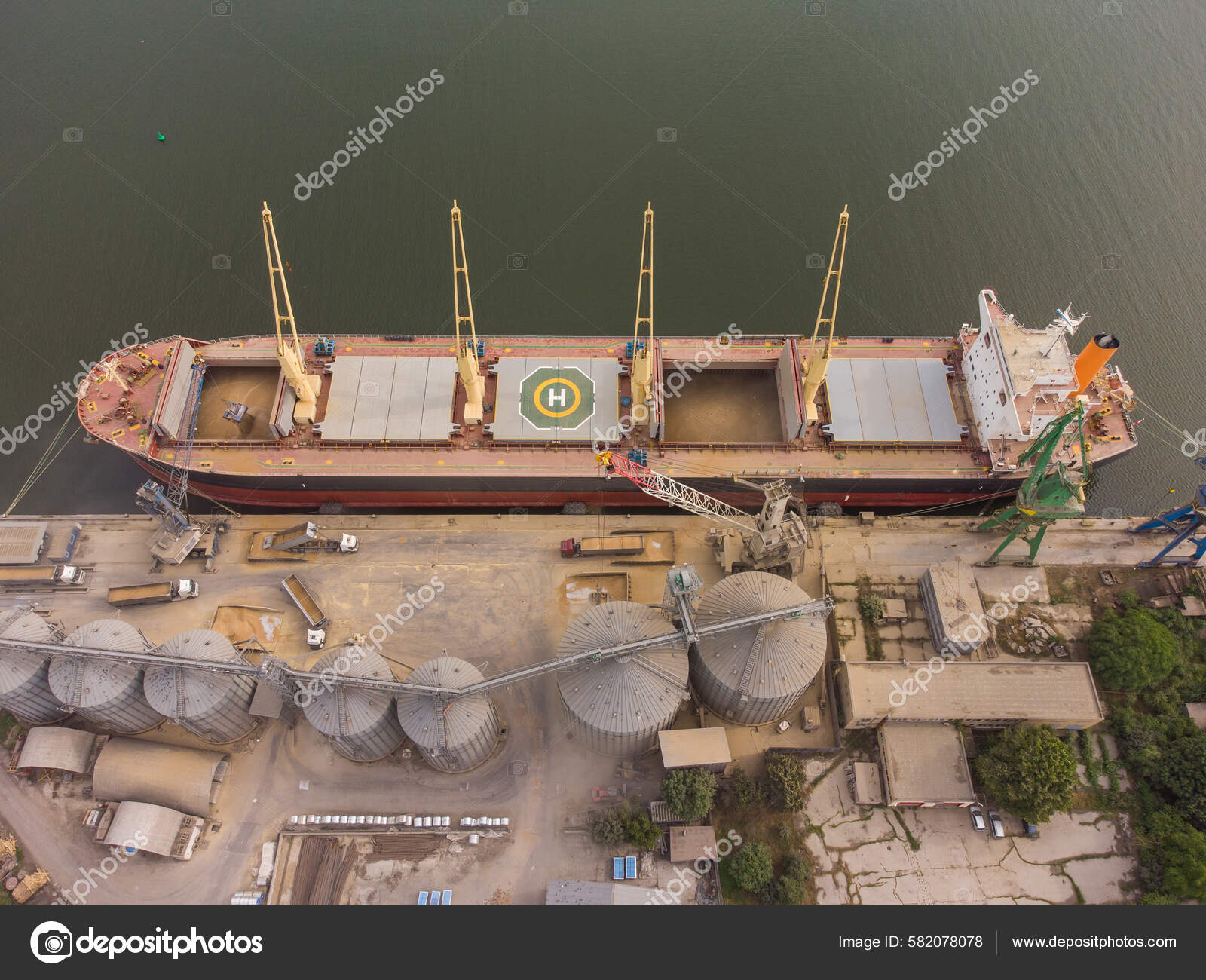 Loading Grain Holds Sea Cargo Vessel Seaport Silos Grain Storage Stock ...