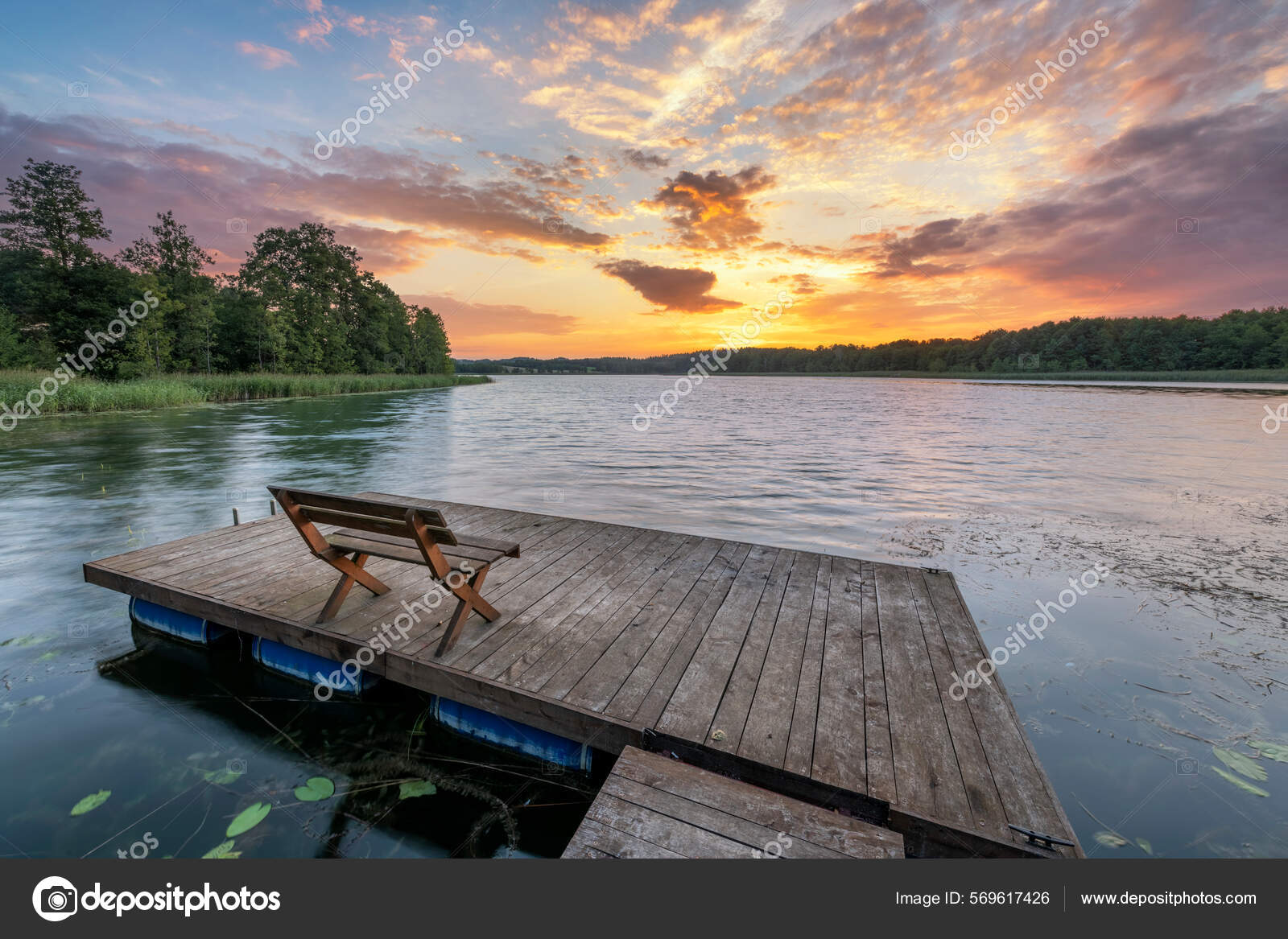 Beautiful Summer Sunset Lake Shore — Stock Photo © kwasny222 #569617426