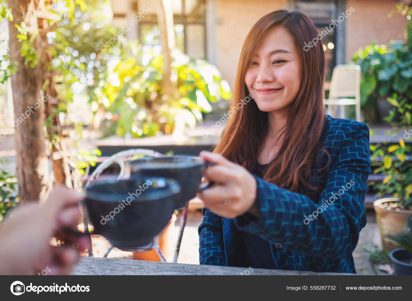 Close Image Beautiful Asian Woman Clinking Coffee Mugs Friend Cafe — Stock Photo © farknot ...