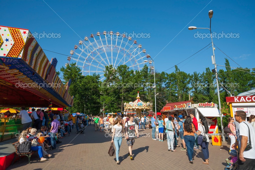 People walking in amusement park – Stock Editorial Photo © mgfoto #47658471