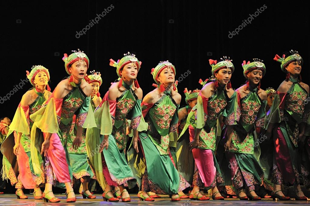 Chinese Qiang ethnic dancers — Stock Editorial Photo © jackq #14954739