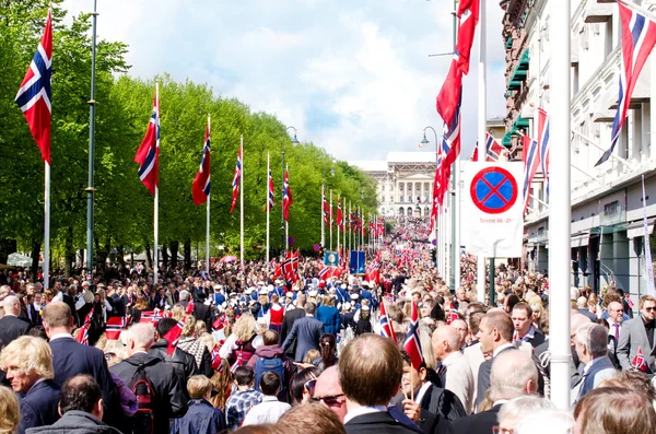 Fotos de 17 mai, Imagens de 17 mai sem royalties | Depositphotos
