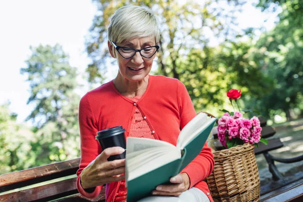 Retirement reading Stock Photos, Royalty Free Retirement reading Images ...