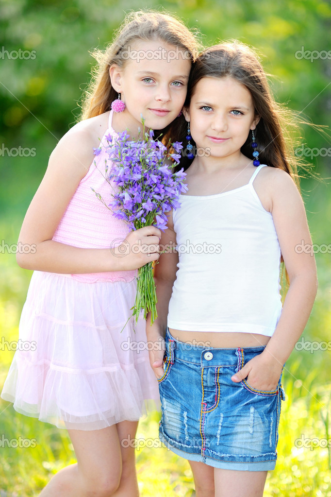 Portrait two girls with a bouquet of flowers — Stock Photo ...