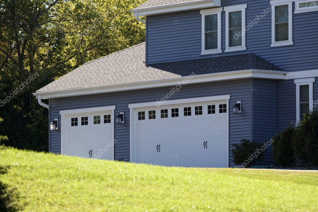 Three Car Garage — Stock Photo © jhansen2 #32443681