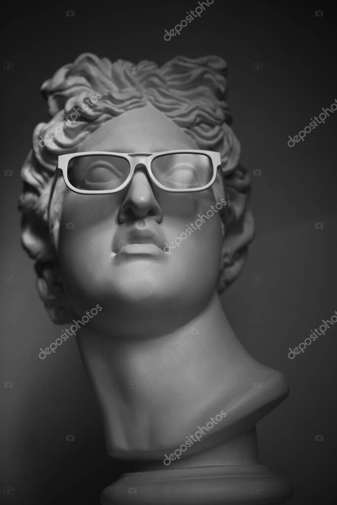 Estatua. Estatua de yeso de la cabeza de Apolo. ¡Hombre! Creativo ...