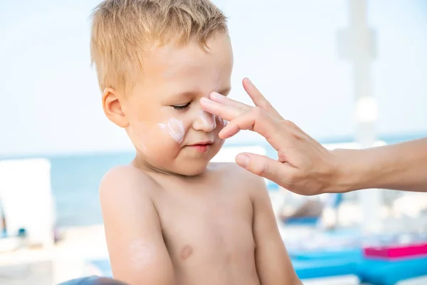 Child applying sunscreen Stock Photos, Royalty Free Child applying ...