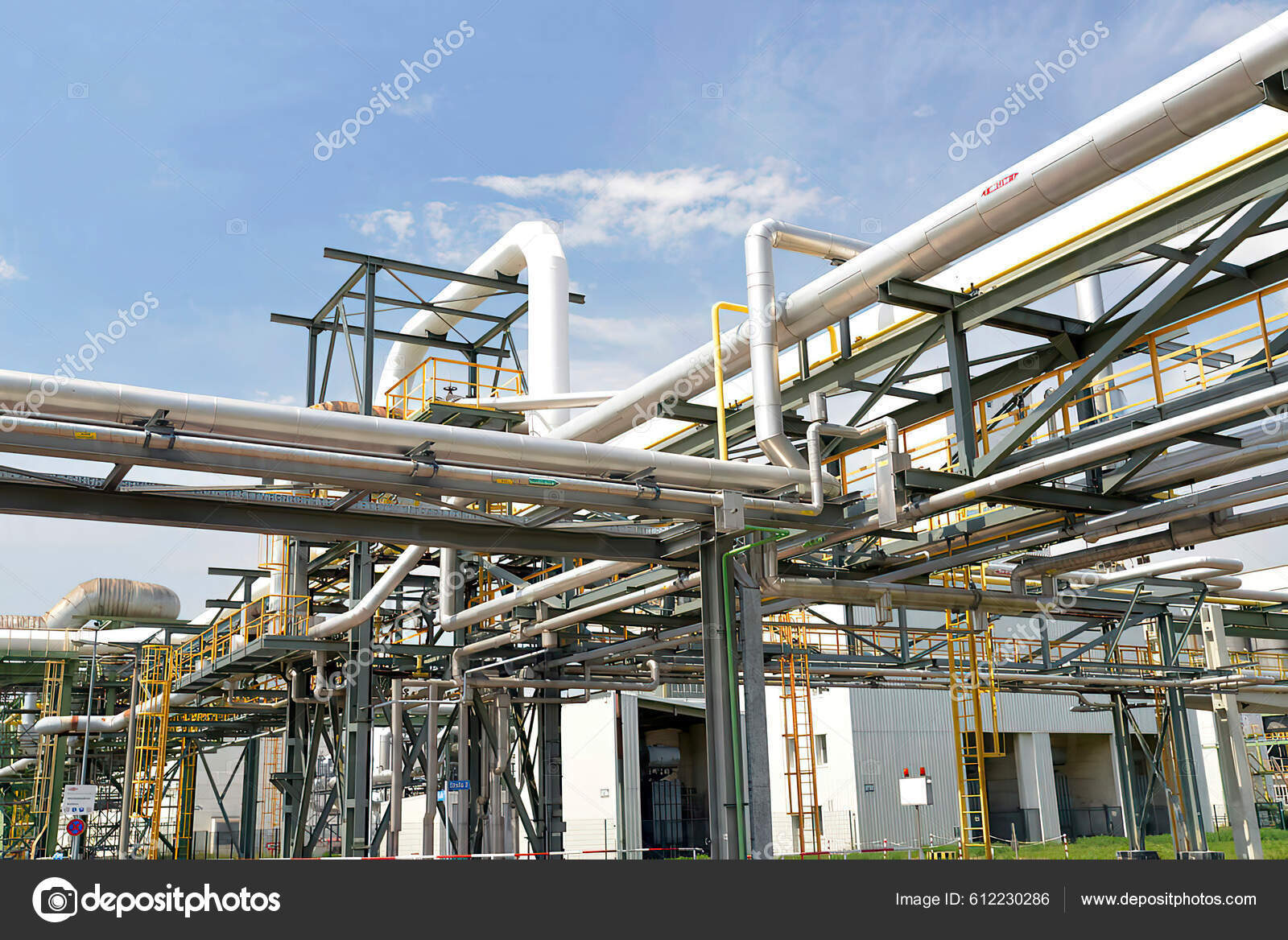 Pipelines Oil Refinery — Stock Photo © chisi666 #612230286