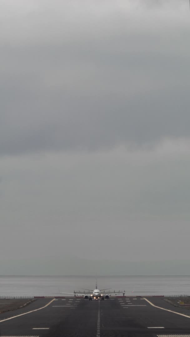 Vertical Video Passenger Plane B737 Picks Speed Accelerating Runway ...