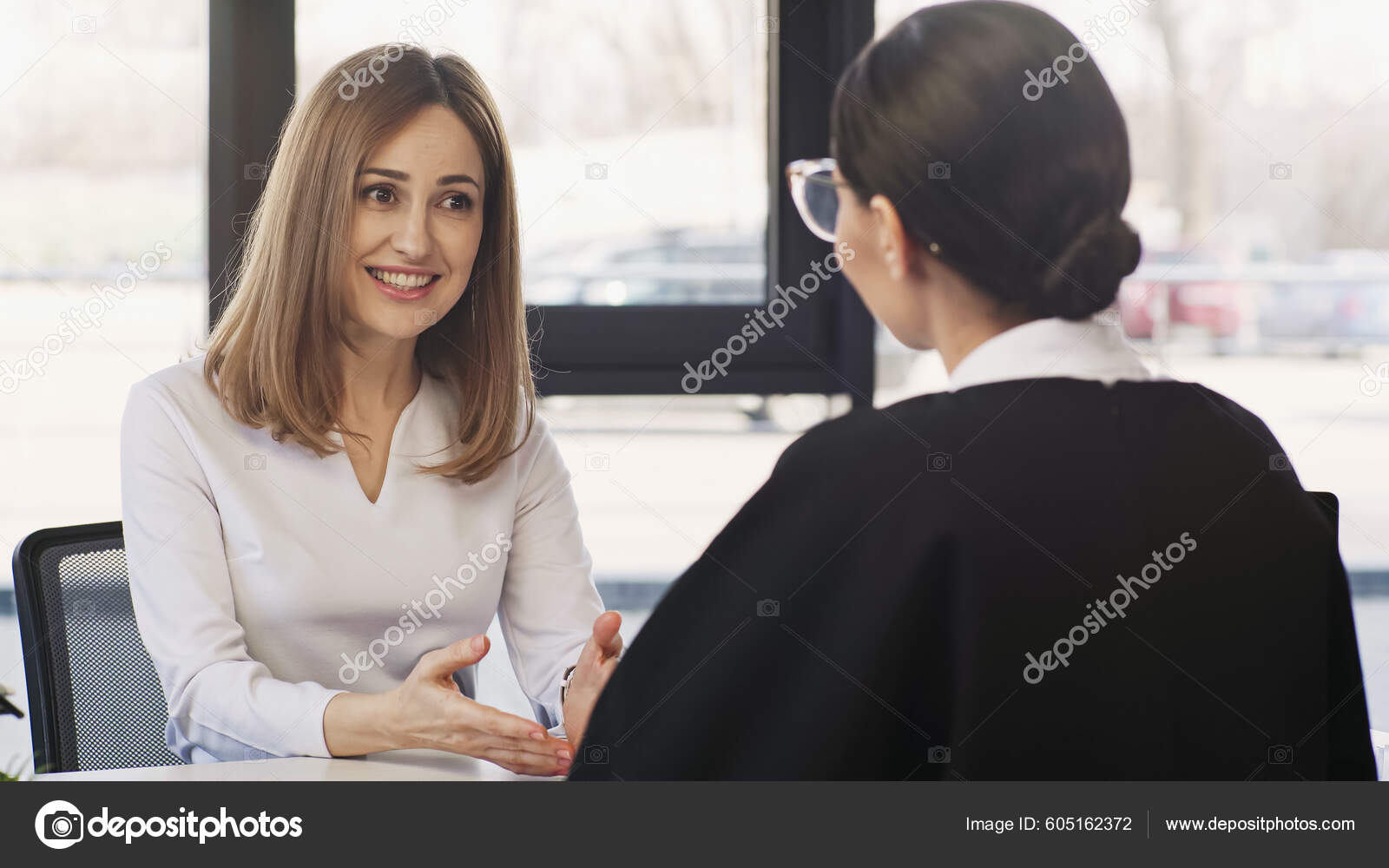Smiling Woman Talking Brunette Businesswoman Job Interview — Stock ...