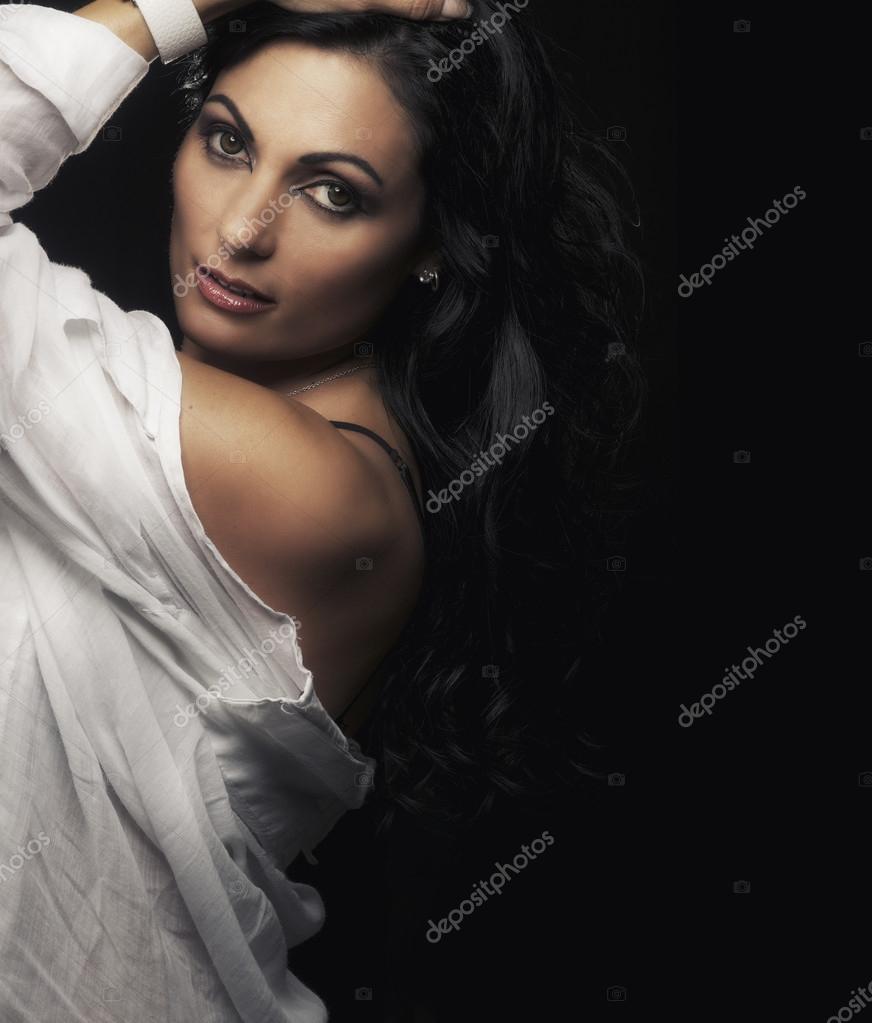 Sexy Seductora Mujer Joven Desnudándose Fotografía De Stock © Avfc