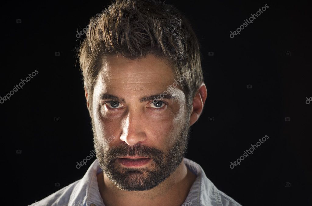 Hombre con la mirada intensa — Foto de Stock #30936395 — Depositphotos