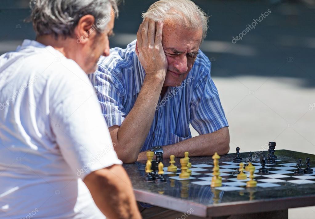 Old men playing chess – Stock Editorial Photo © paulprescott #38238065