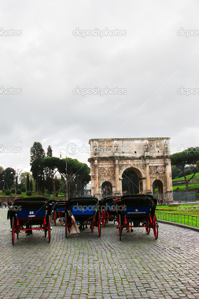 Carriages in Rome – Stock Editorial Photo © marcovarro #19104787