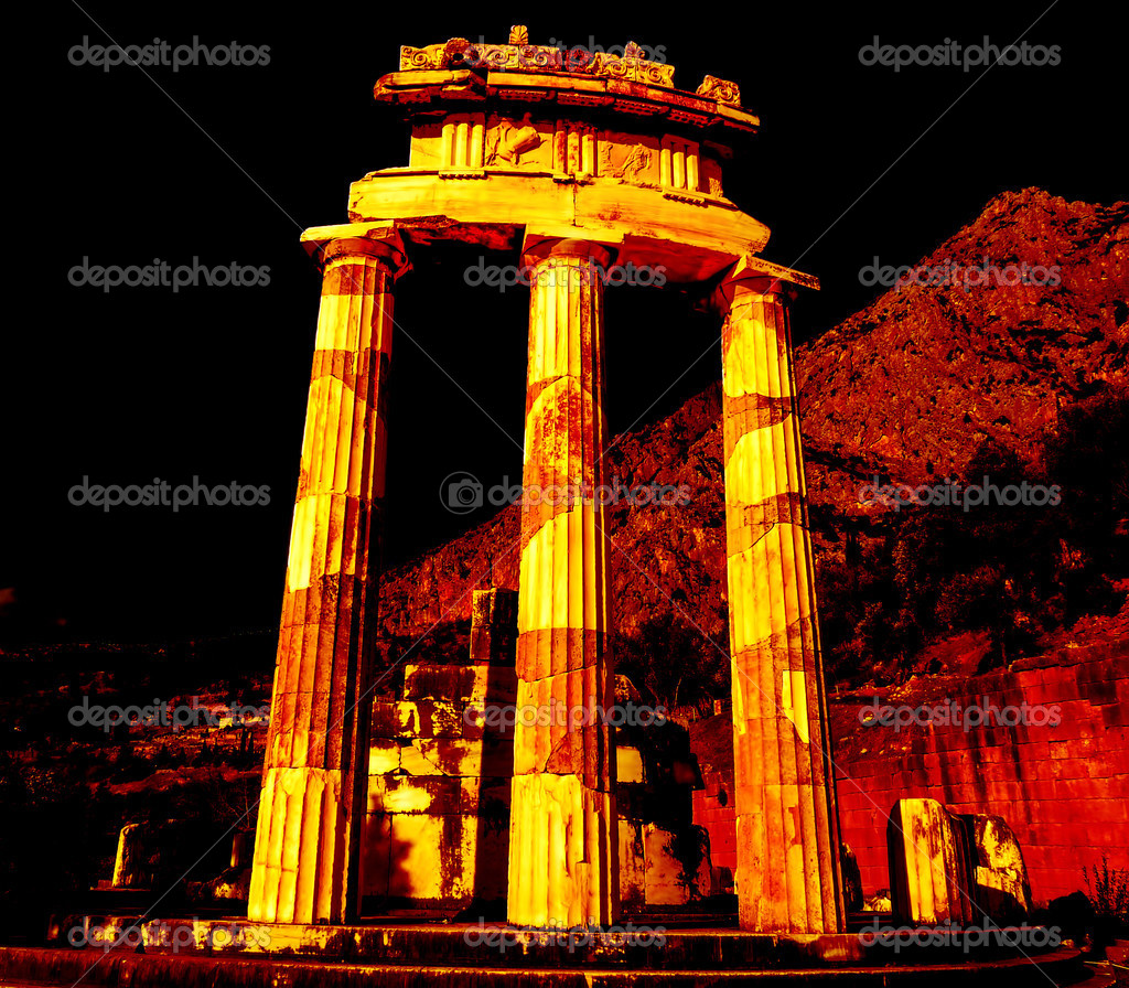 Atenea templo de Pronoia en Delphi en Grecia 2023