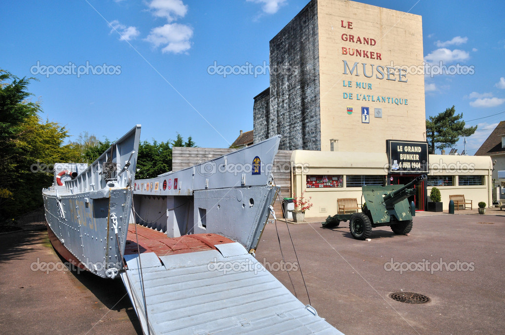 Le Grand Bunker museum in Ouistreham in Normandie — Stock Photo ...