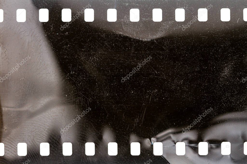 Polvoriento y grueso 35mm textura de la película o superficie. Película perforada de cámara ...