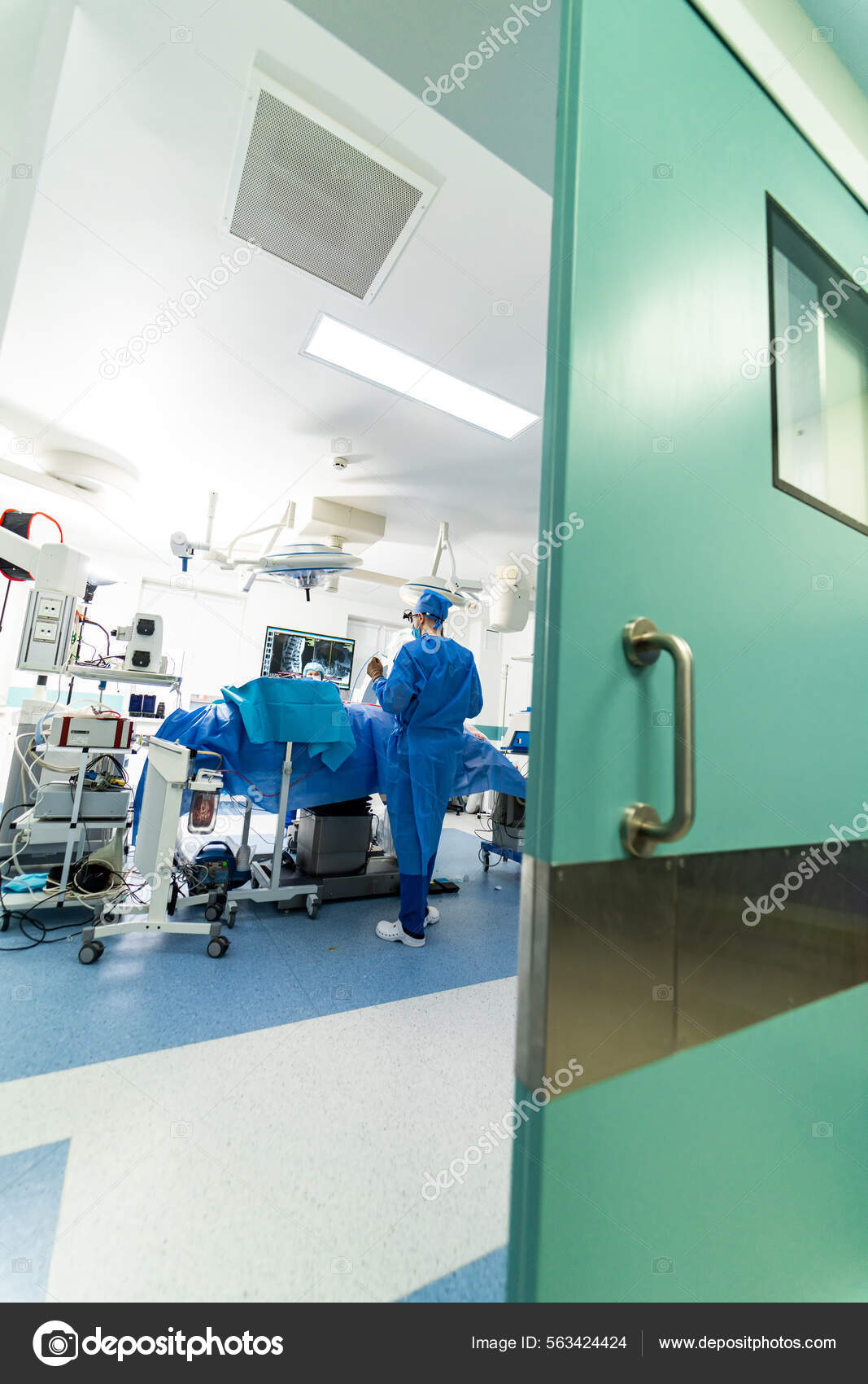 Surgical Healthcare Treatment Surgeon Mask Operating Emergency Room ...