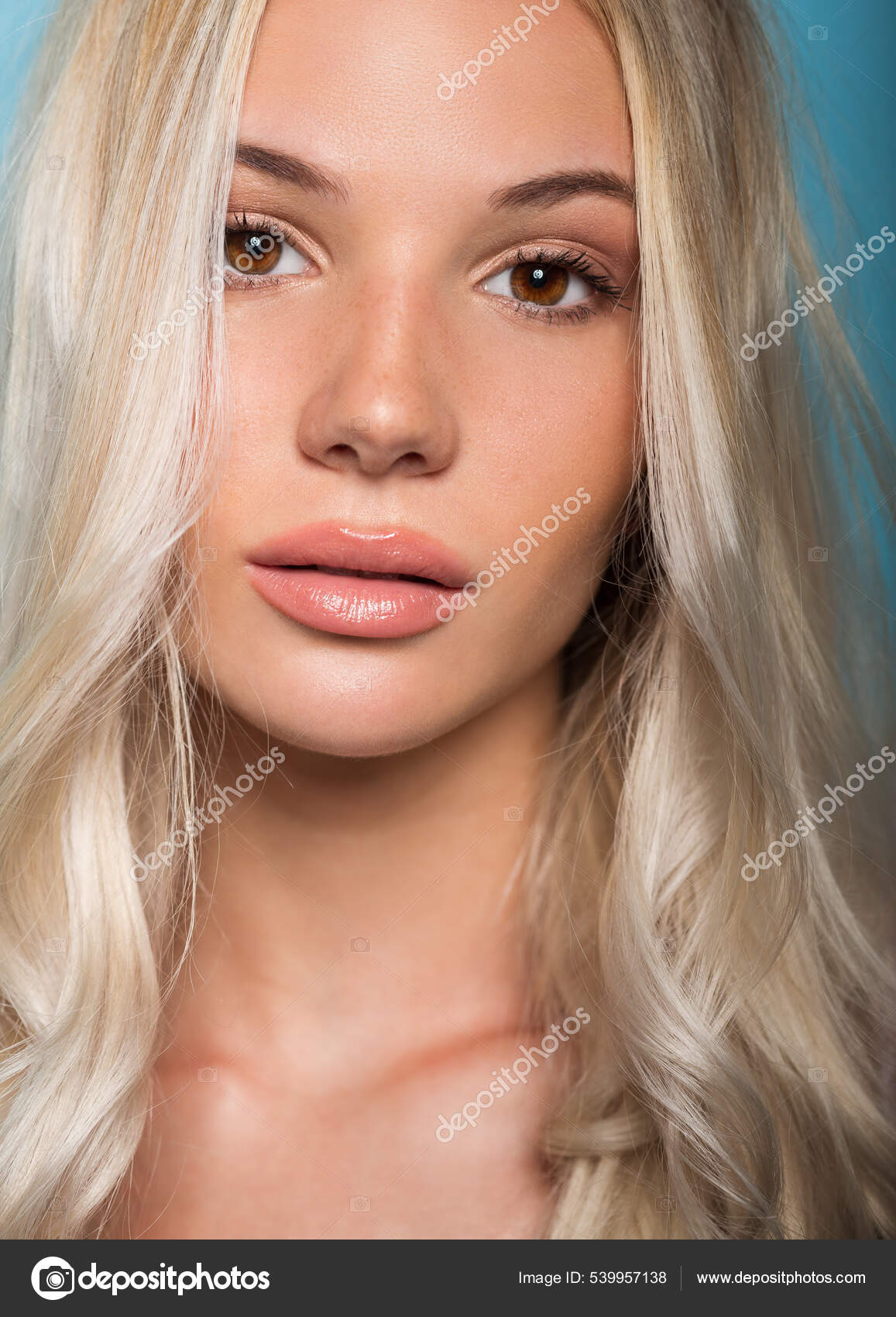 Studio Portrait Beautiful Young Blond Woman Tanned Skin — Stock Photo ...