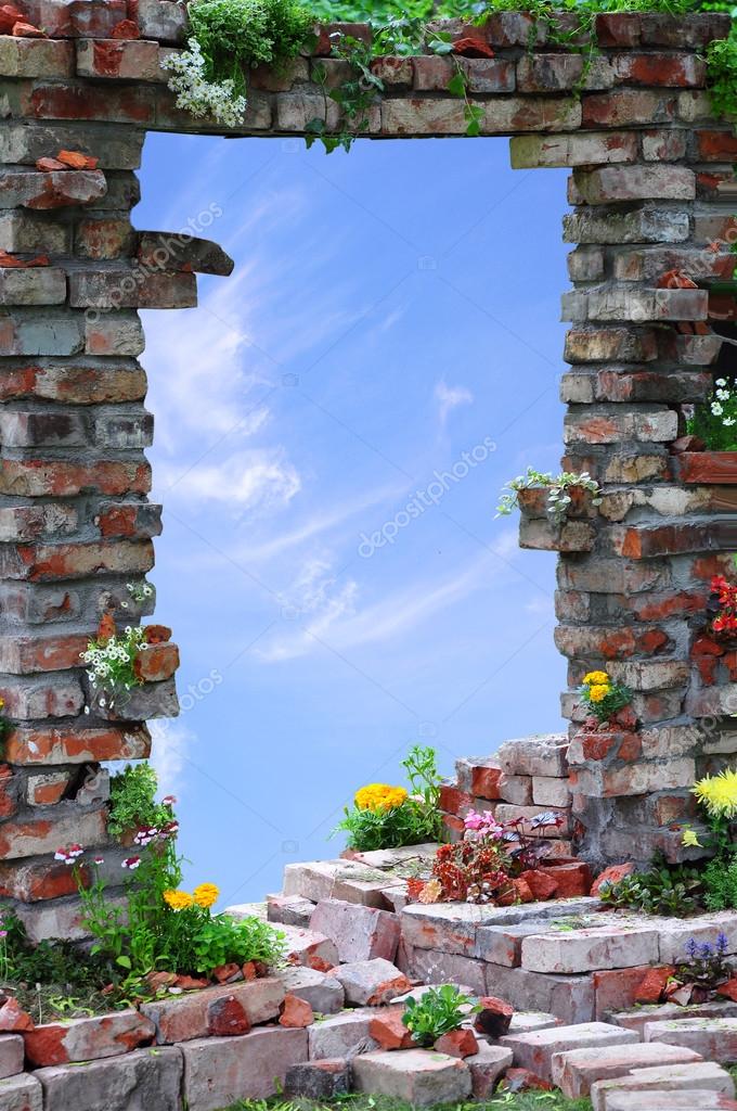 Arched entrance through the Wall and sky background — Stock Photo ...