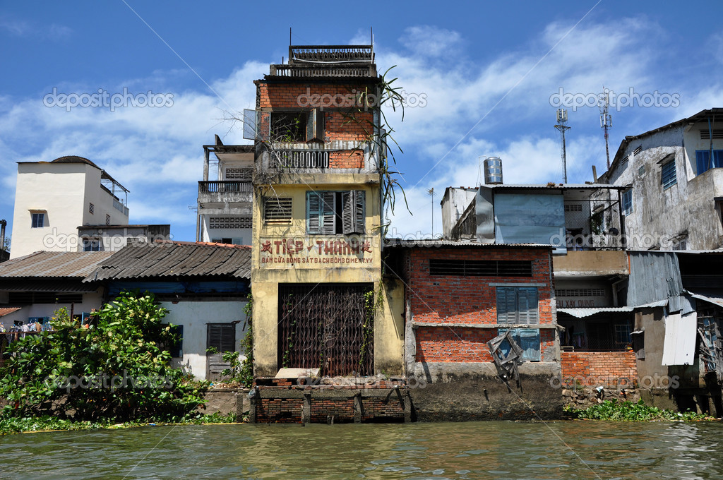 Shack home in the slum area of Mekong delta, Vietnam – Stock Editorial ...