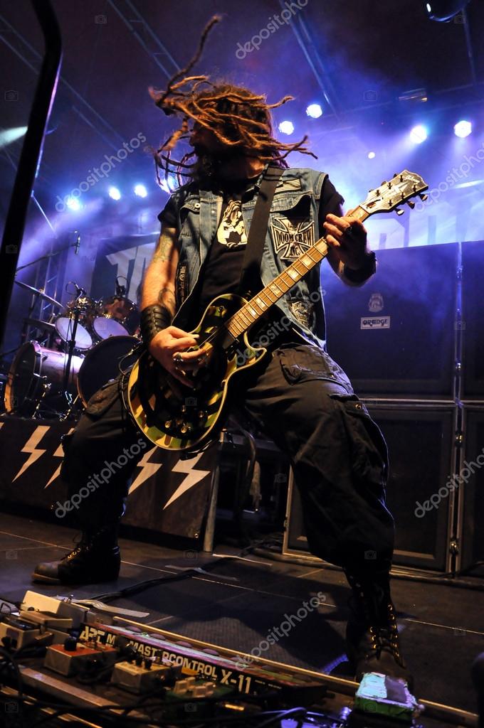 Heavy metal live rock concert – Stock Editorial Photo © salajean #30330141