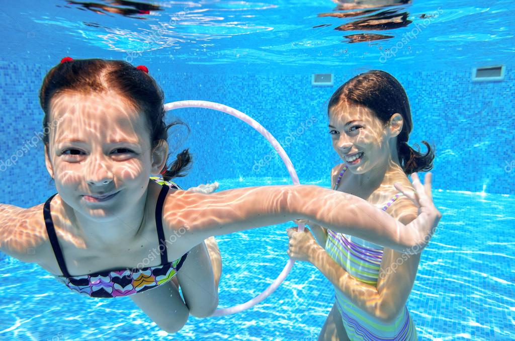 Happy active kids swim in pool and play underwater — Stock Photo ...
